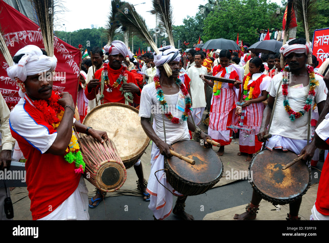 Artists performing bengal folk dance hi-res stock photography and ...