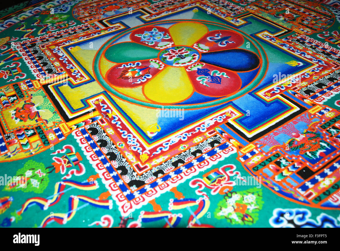 Rangoli mandala hi-res stock photography and images - Alamy