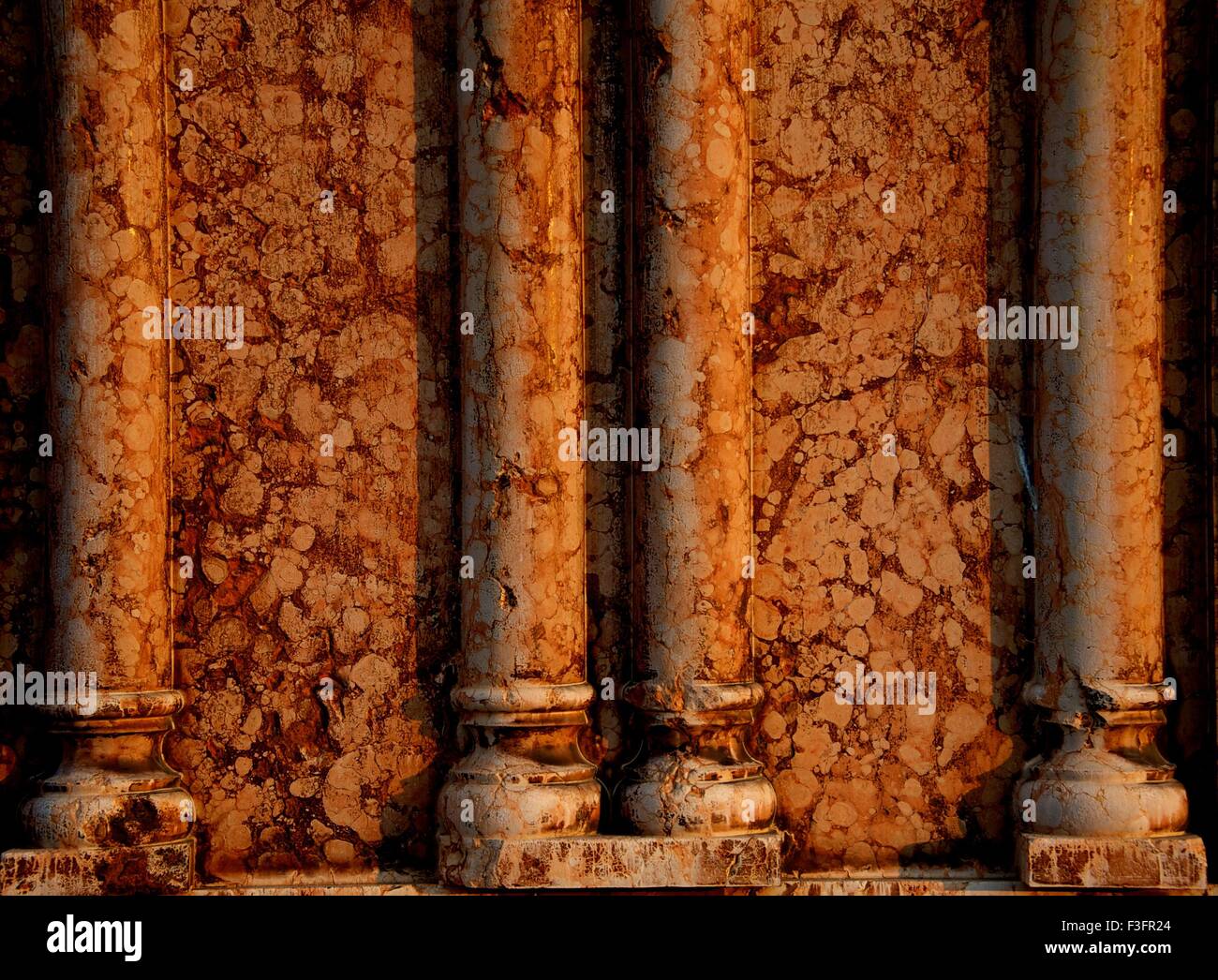 Marble wall columns hi-res stock photography and images - Alamy