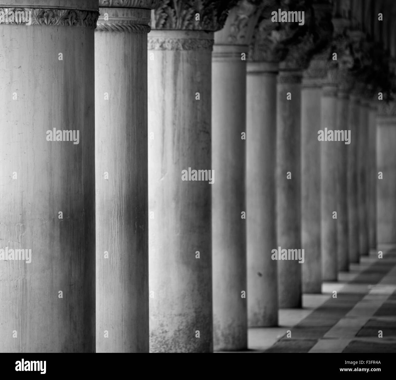 Column gallery hi-res stock photography and images - Alamy