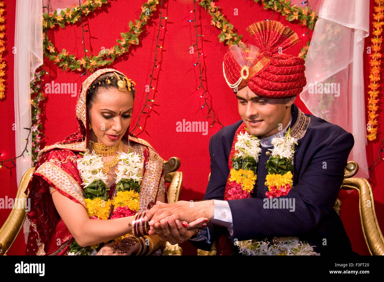 Indian bride hand hi-res stock photography and images - Alamy
