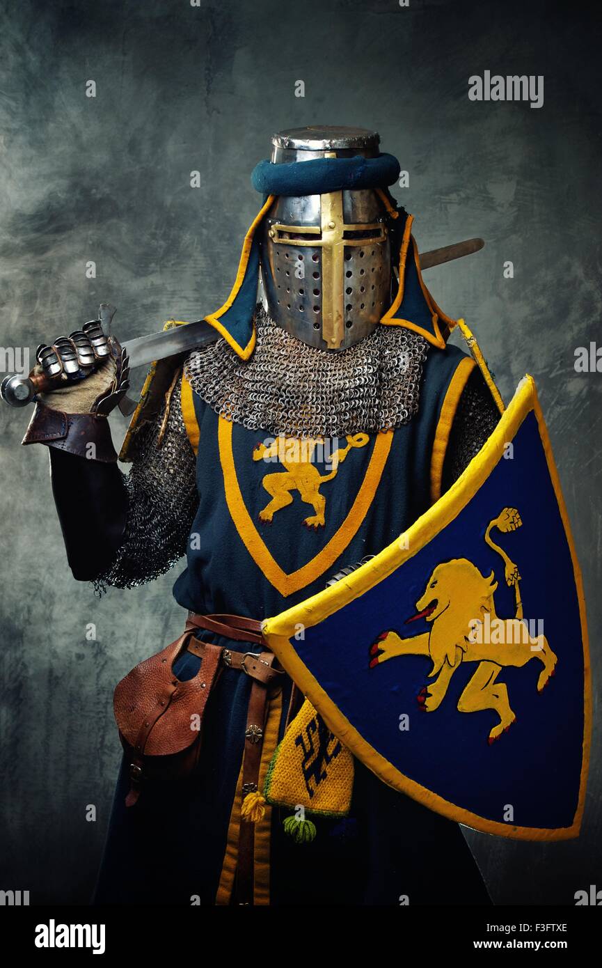 Knight armour hi-res stock photography and images - Alamy