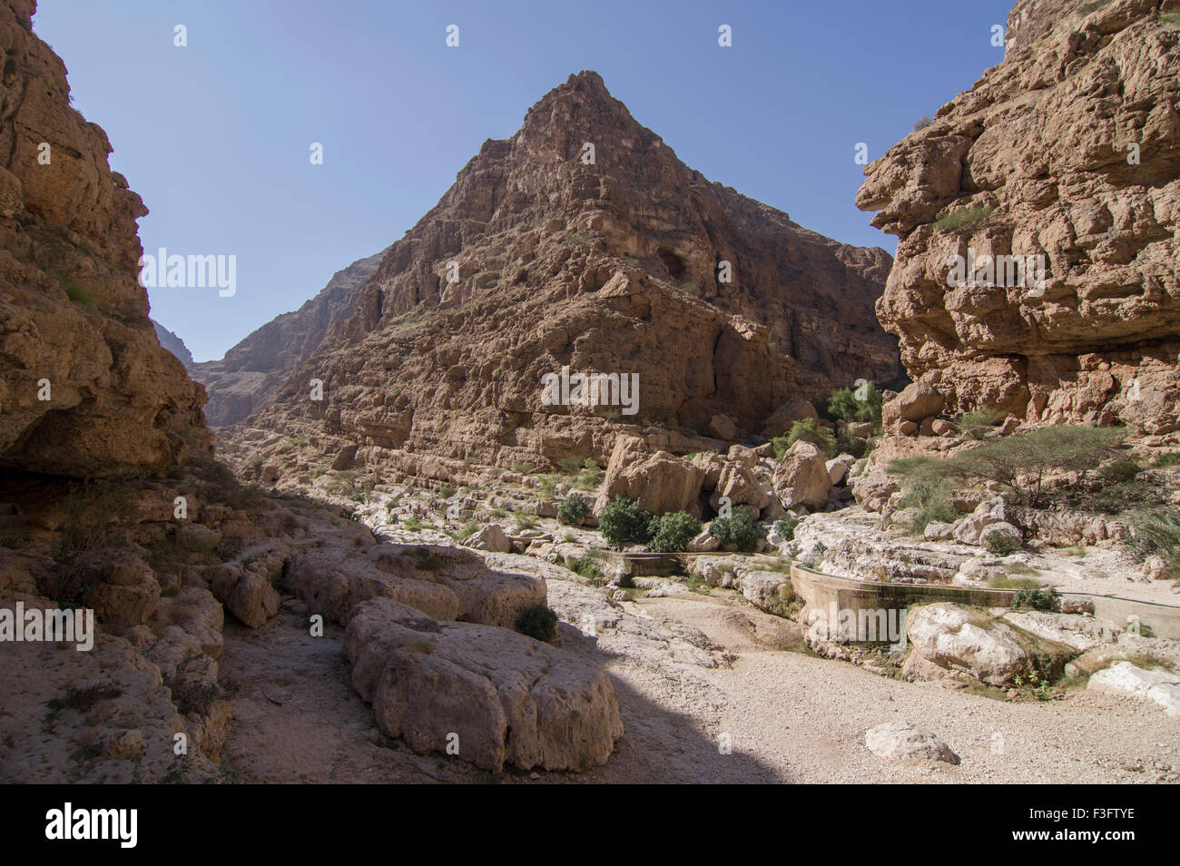 Wadi Shab, a natural formation of rocks and crystal clear pools that ...