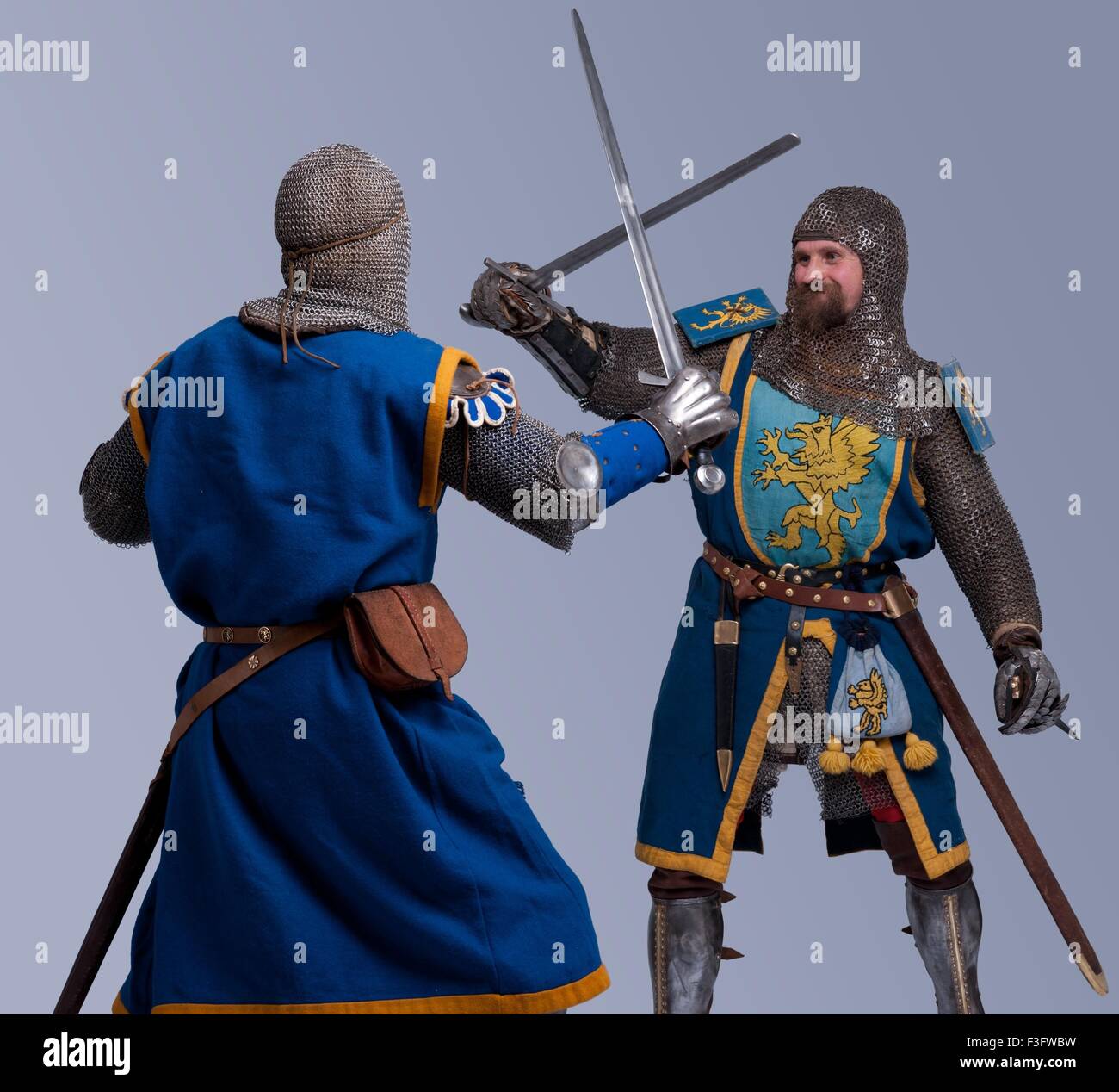 Medieval knights fighting hi-res stock photography and images - Alamy