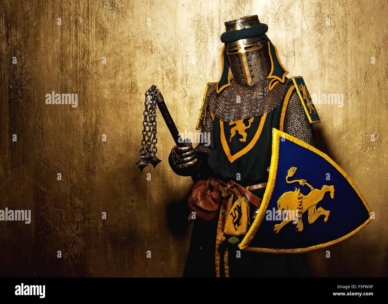 Golden armor knight hi-res stock photography and images - Alamy