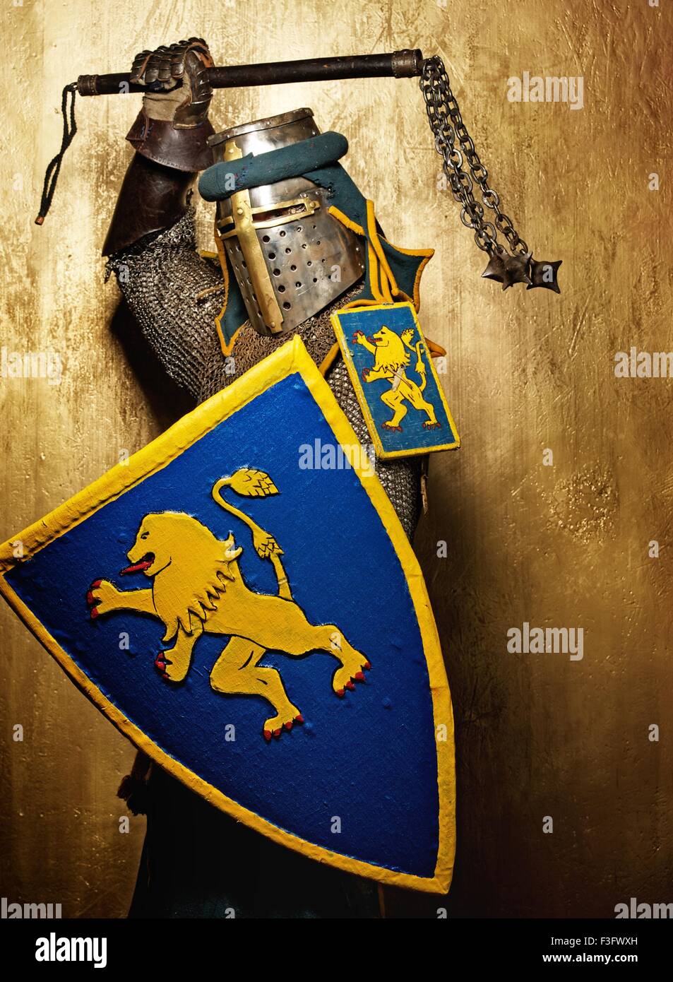 Golden knight armor hi-res stock photography and images - Alamy