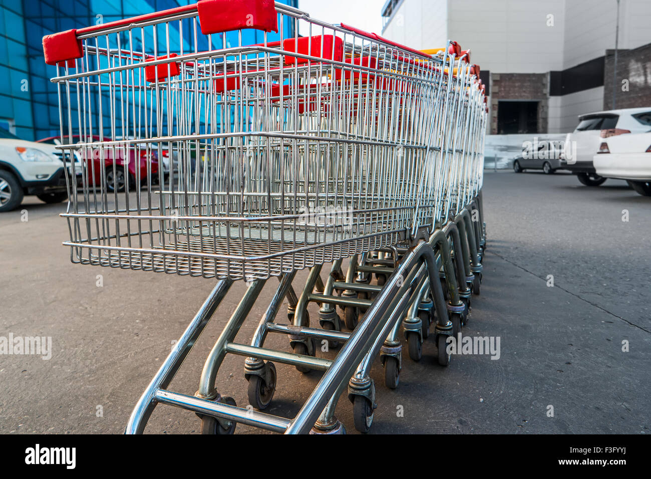 Set of supermarket trolleys on mall parking lot Stock Photo - Alamy