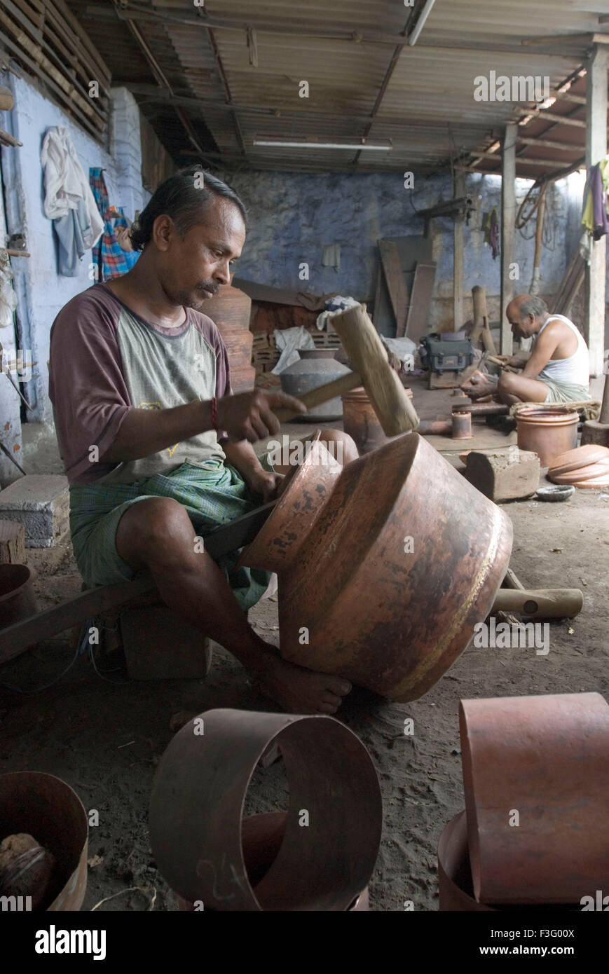 Men making metal pots ; Tirupur ; Tamil Nadu ; India Stock Photo - Alamy