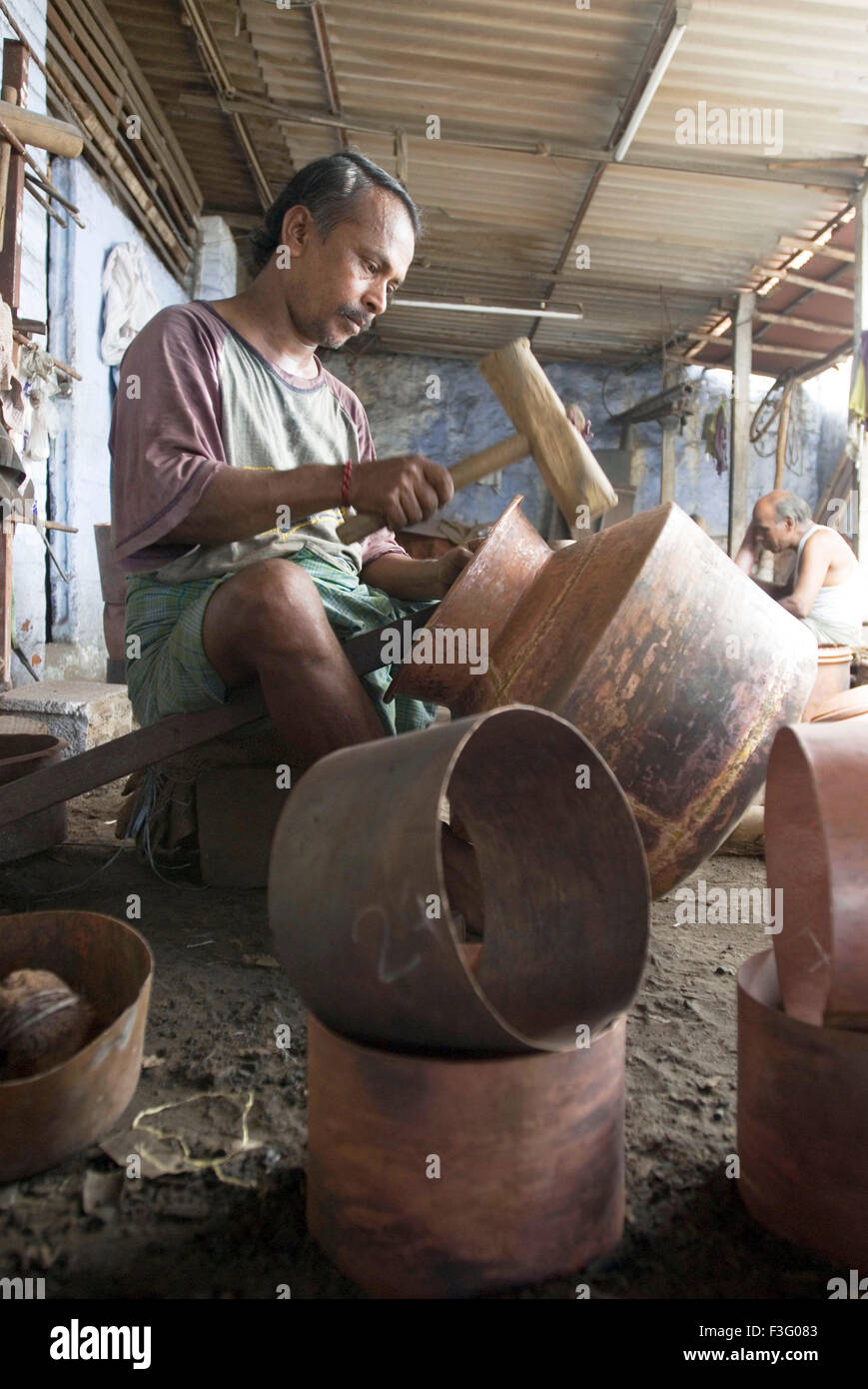 Men making metal pots ; Tirupur ; Tamil Nadu ; India Stock Photo - Alamy