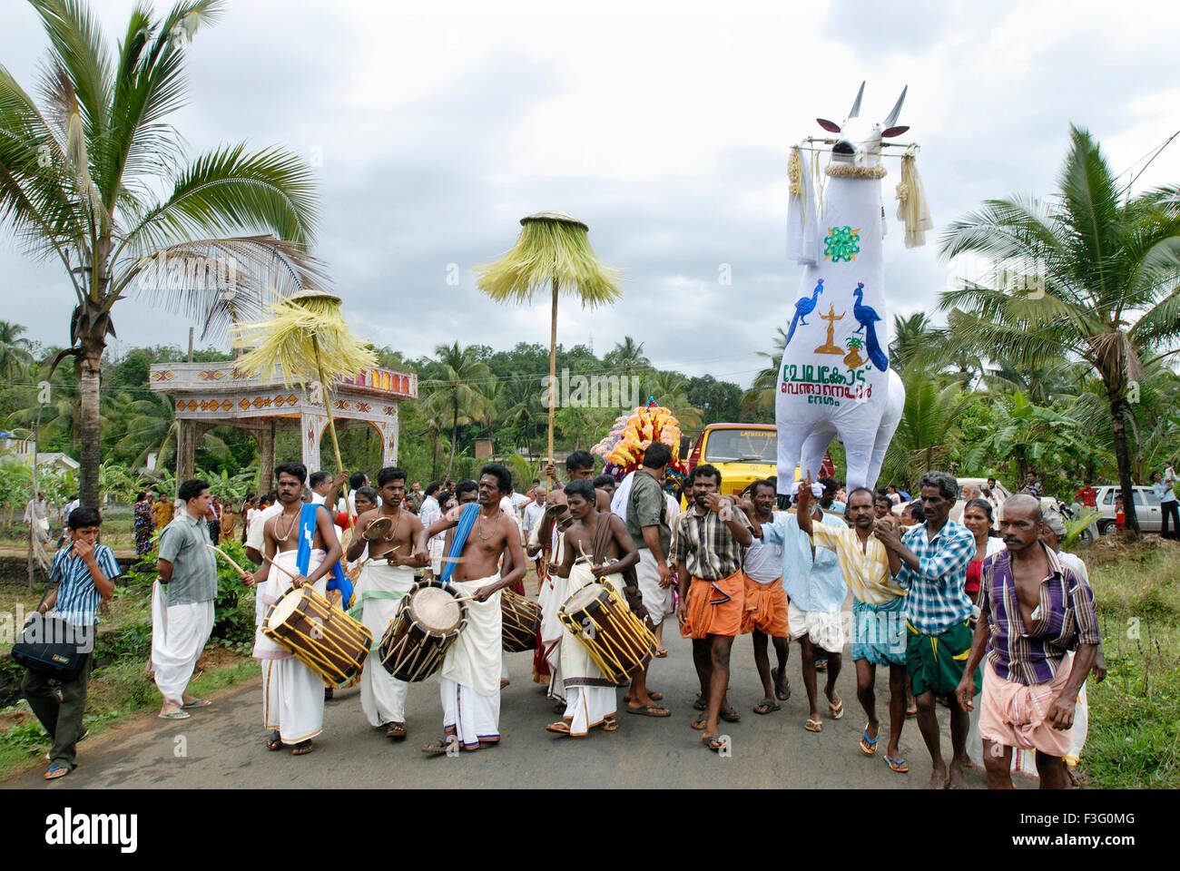 Procession of Kala kolam bull motif in Anthimahakalan vela at ...