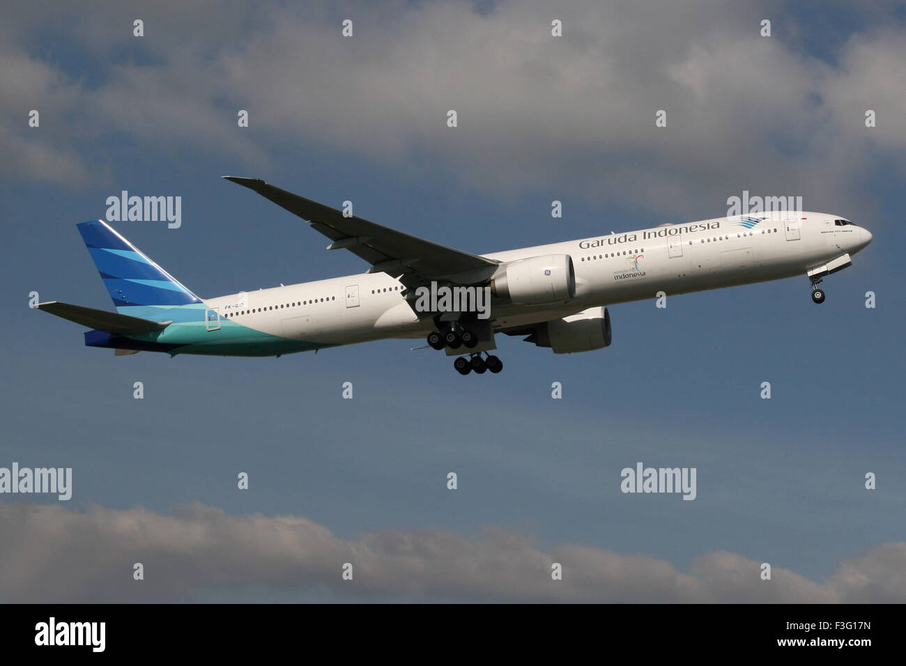 garuda indonesia 777 300 take off Stock Photo - Alamy