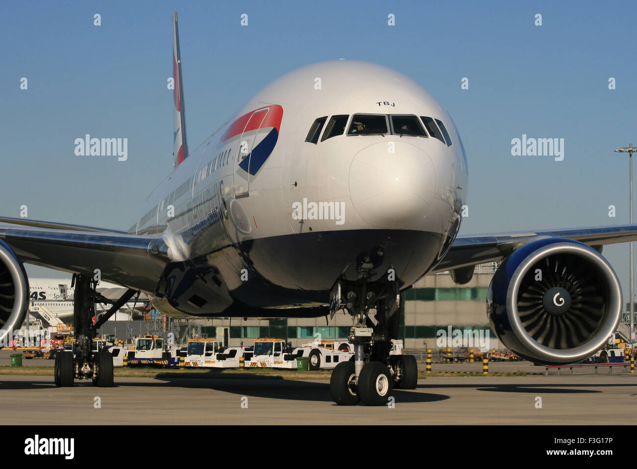 Ba boeing 777 landing hi-res stock photography and images - Alamy