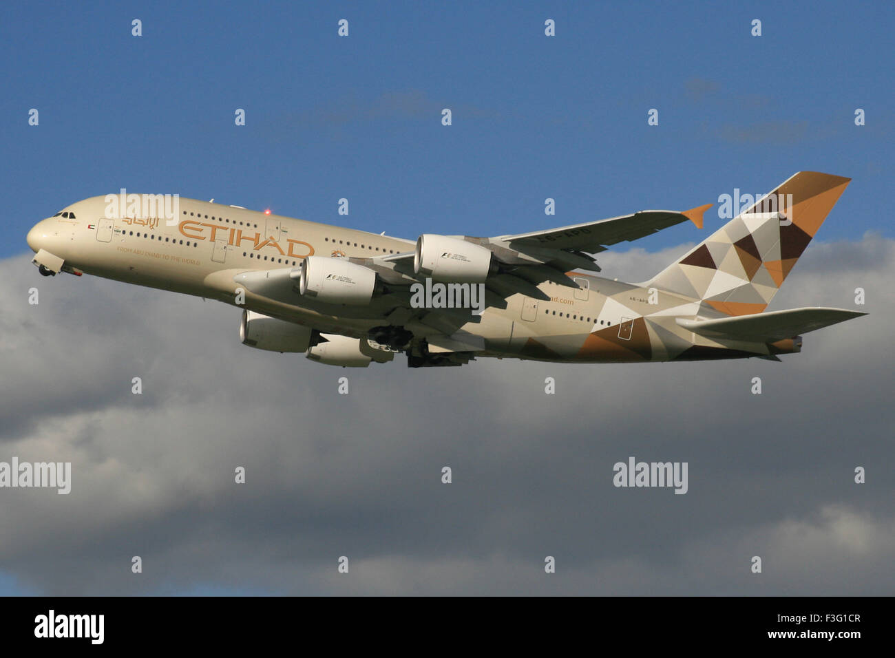 Etihad a380 take off hi-res stock photography and images - Alamy