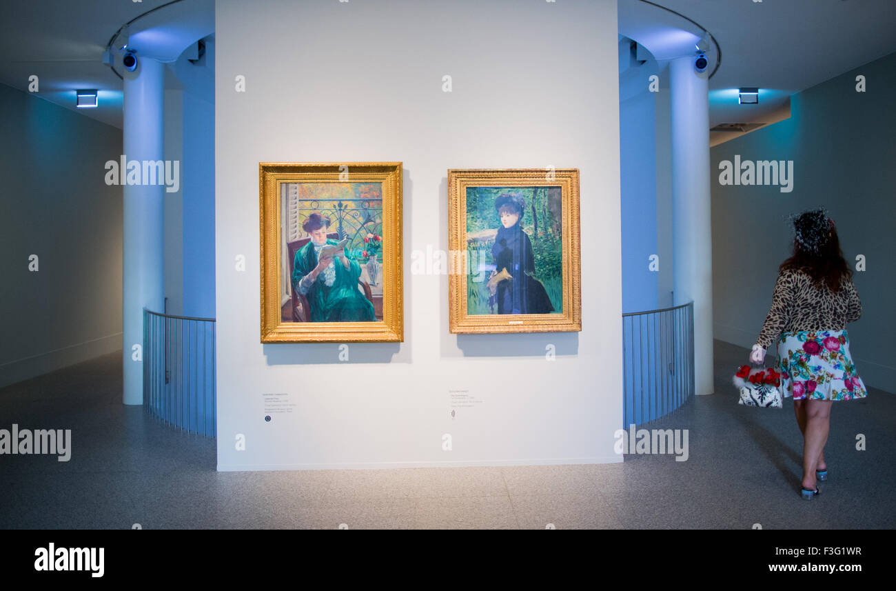 Bonn, Germany. 07th Oct, 2015. The paintings "Woman Reading" (1908) by ...