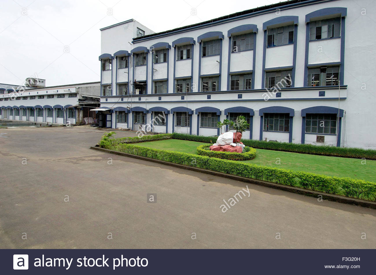Factory Building Exterior Stock Photos & Factory Building Exterior ...