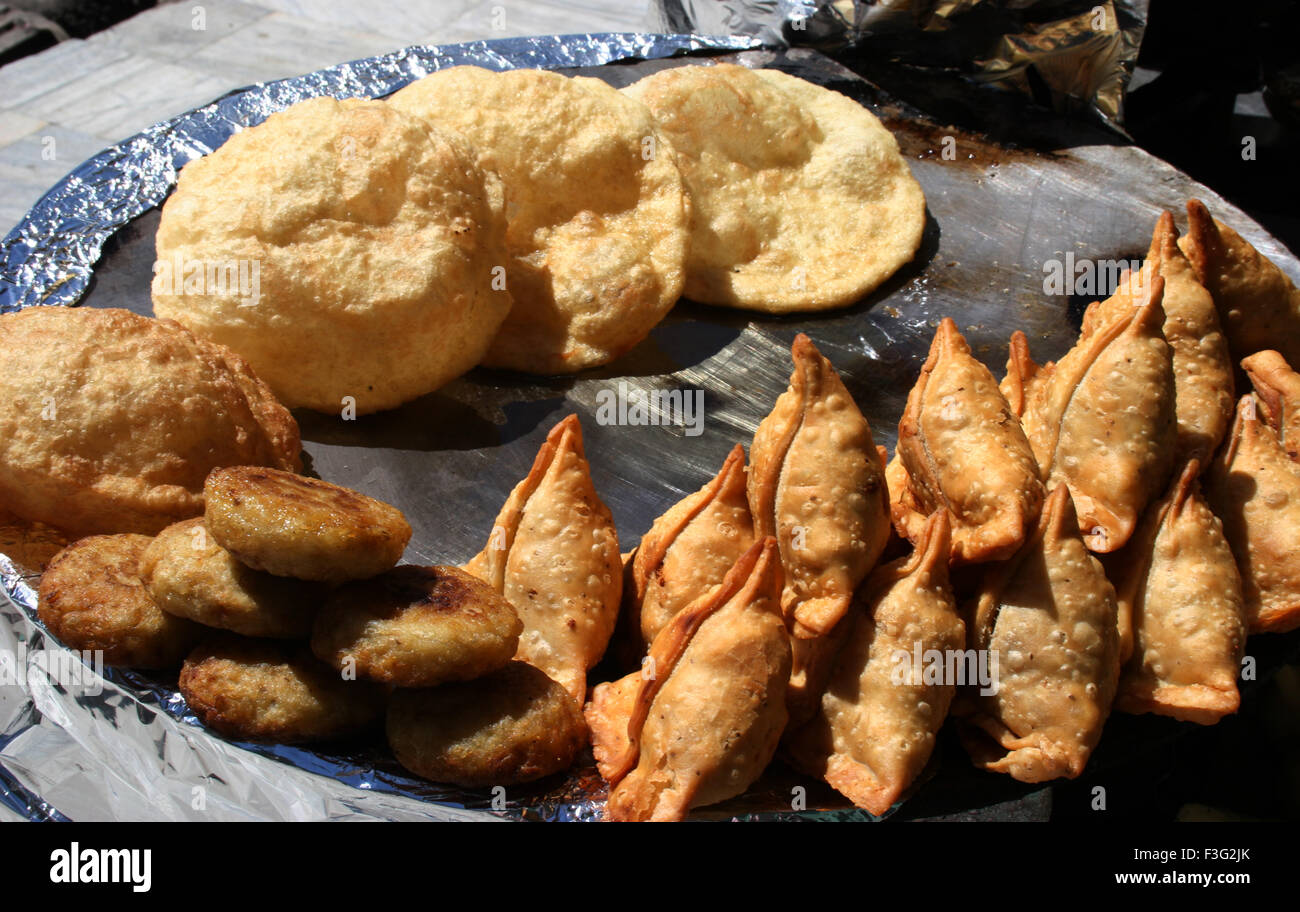 Tempting food Samosa ; Pattice and Bhature ; Manali ; Himachal Pradesh ...