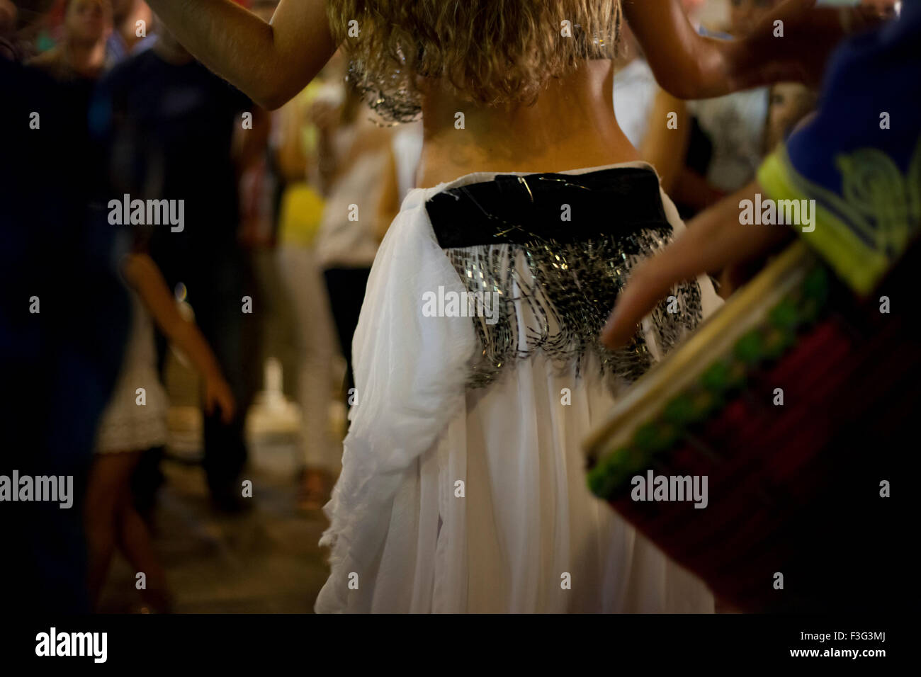 Belly dancer and musicians hi-res stock photography and images - Alamy
