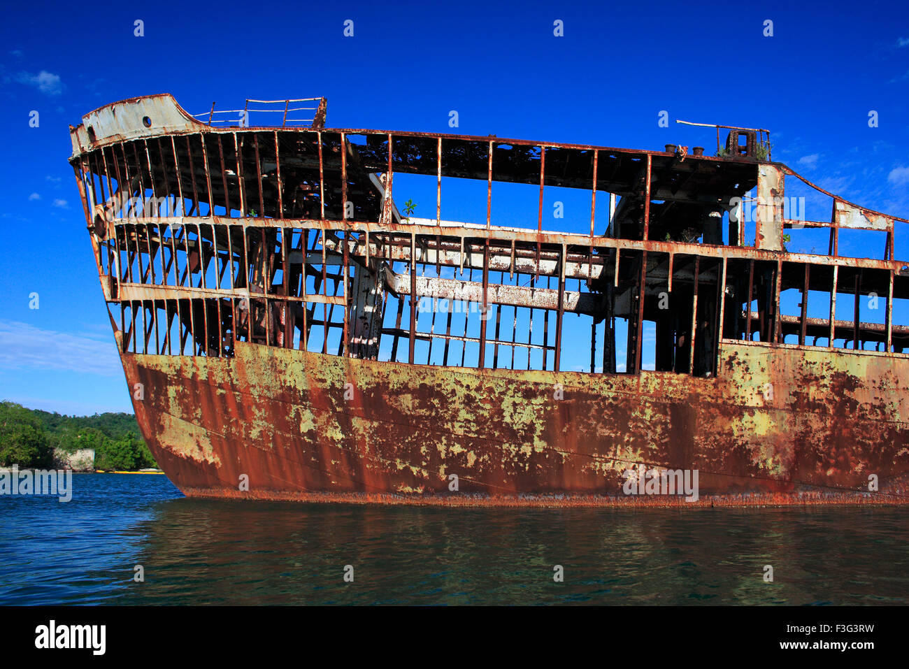 Ship wrecked hi-res stock photography and images - Alamy