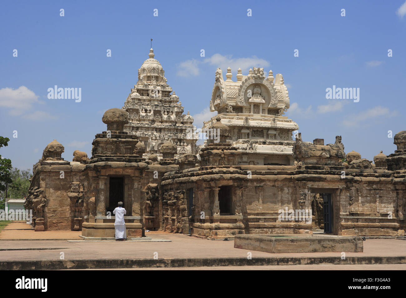 Kailasanatha temple ; Dravidian temple architecture ; Pallava period ...