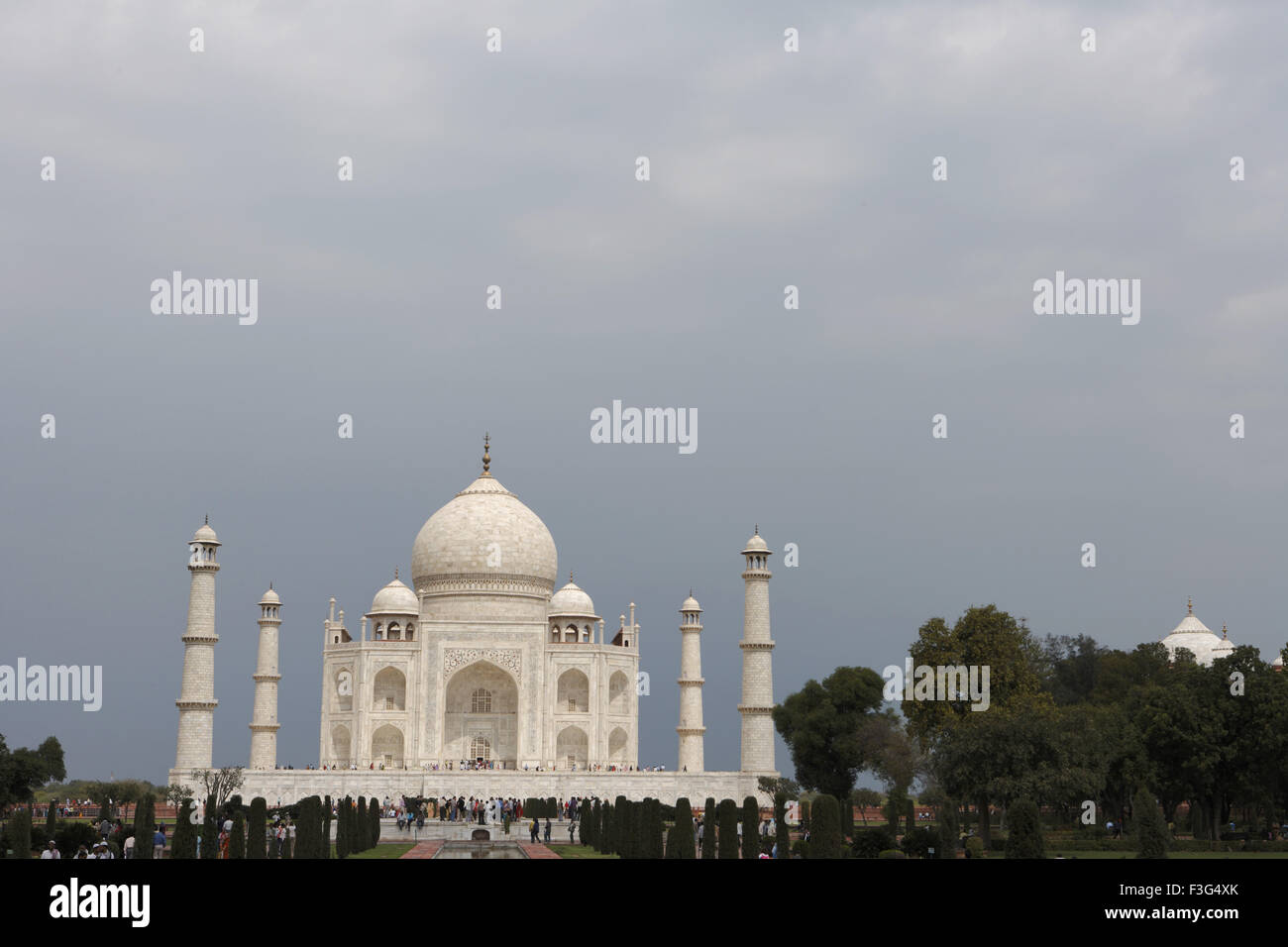 Taj Mahal Seventh Wonders of World on the south bank of Yamuna river ...