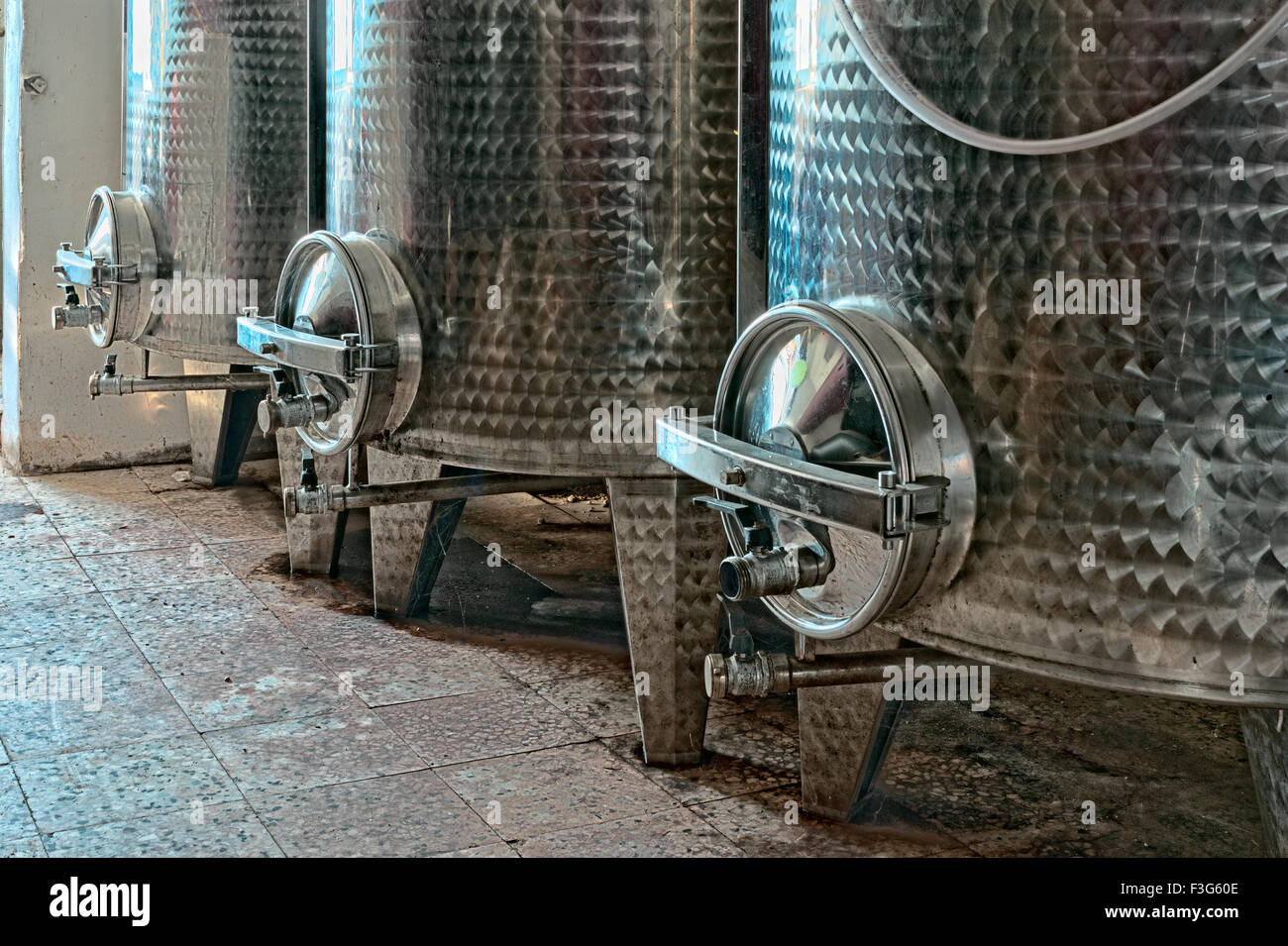 Wine manufacture hi-res stock photography and images - Alamy