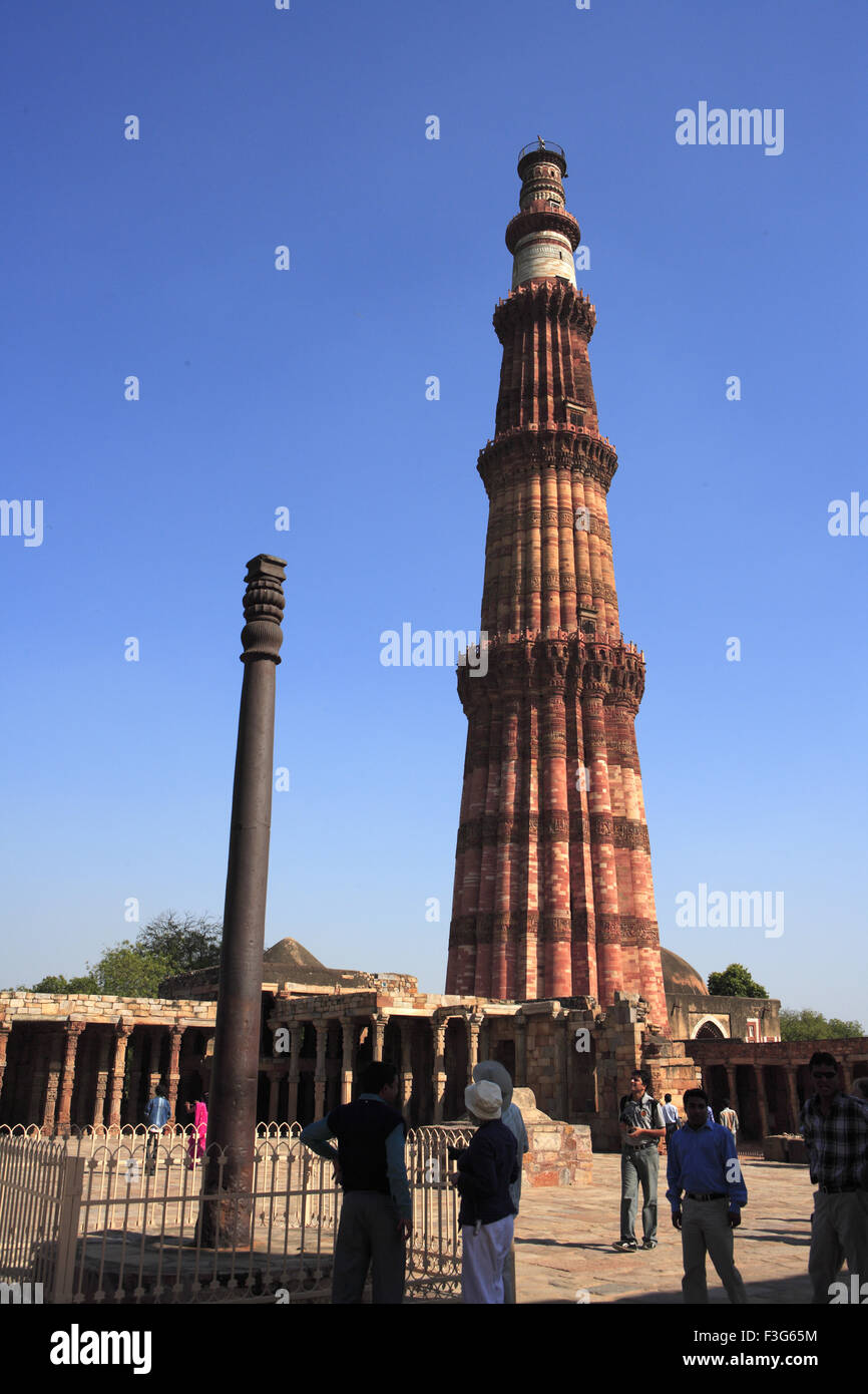 Iron pillar in Quwwat ul Islam mosque and Qutb Minar red sandstone ...