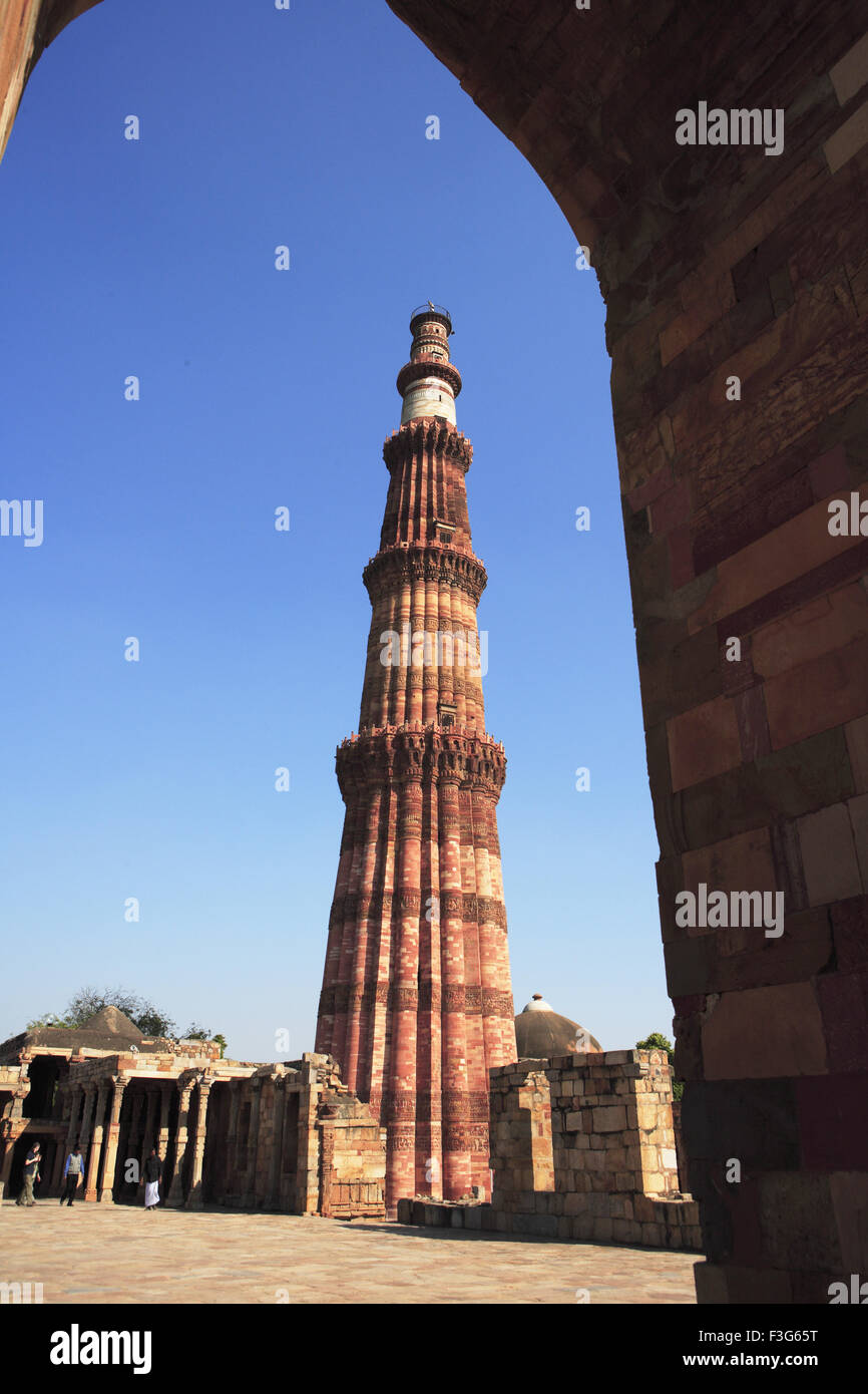 Quwwat ul Islam mosque and Qutb Minar built in 1311 red sandstone tower ...