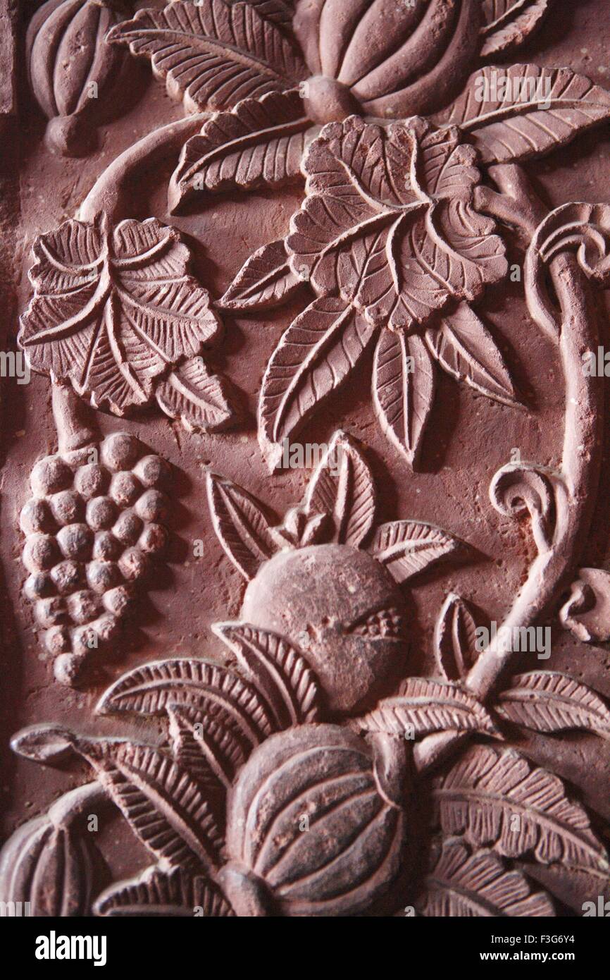 Angur design on pillar in Diwan e Khas in Fatehpur Sikri Mughal empire ...