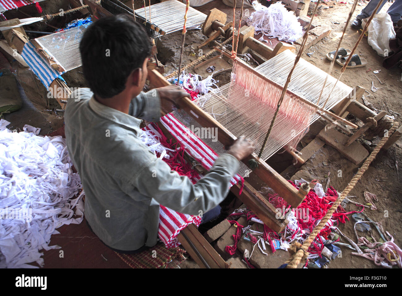 Handloom making durries cotton carpet ; Fatehpur Sikri ; Agra ; Uttar ...