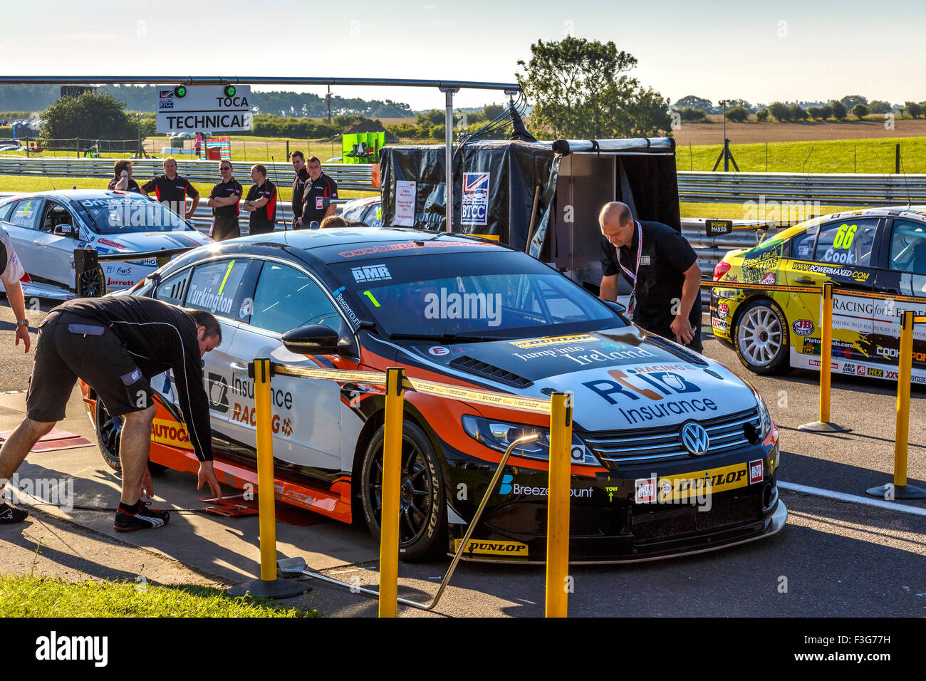 Vw btcc scrutineering mechanics hi-res stock photography and images - Alamy
