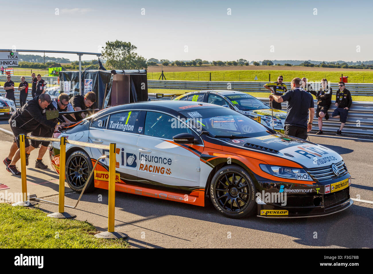 Vw btcc scrutineering mechanics hi-res stock photography and images - Alamy