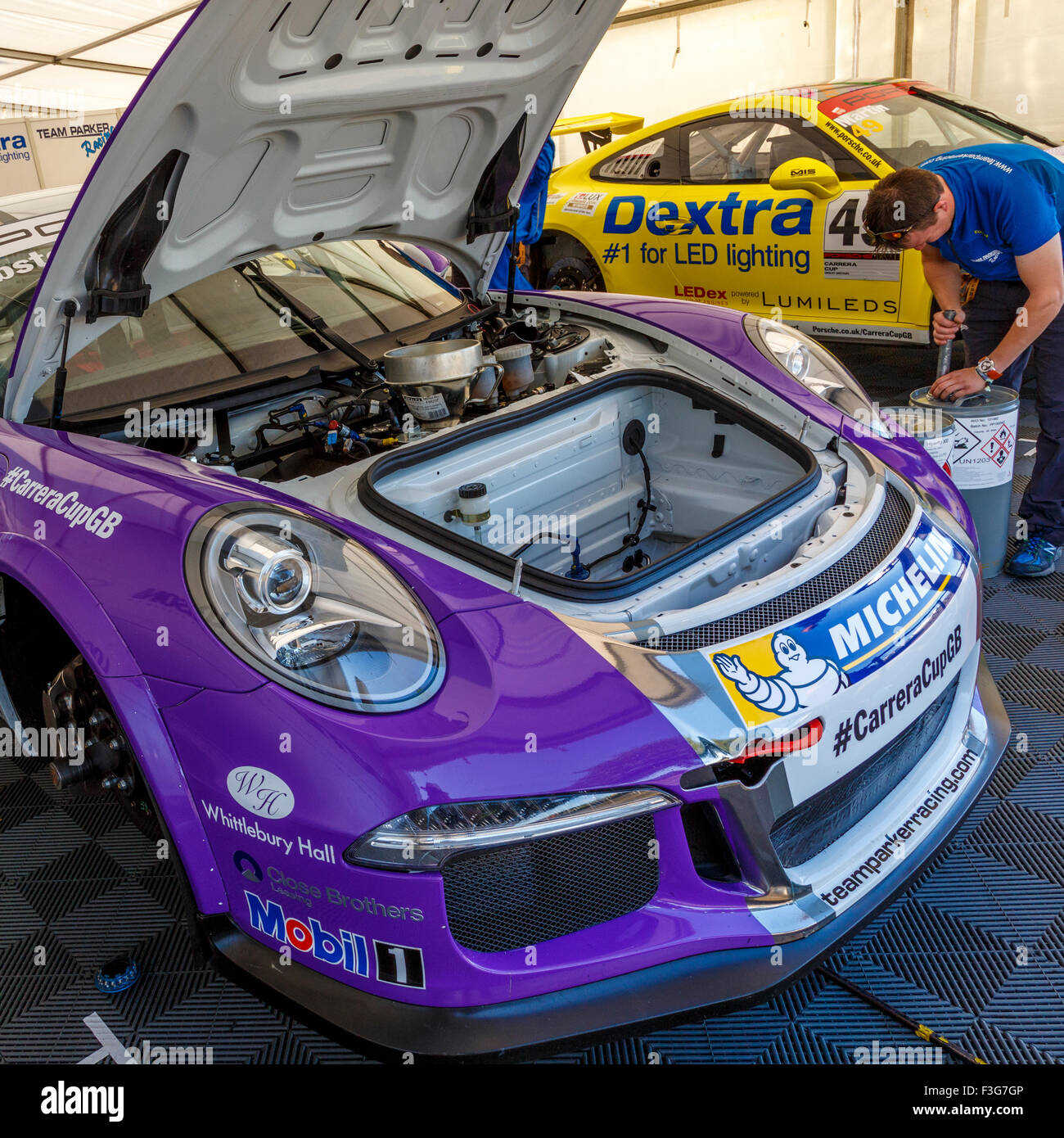 Porsche 911 racing at snetterton hi-res stock photography and images ...