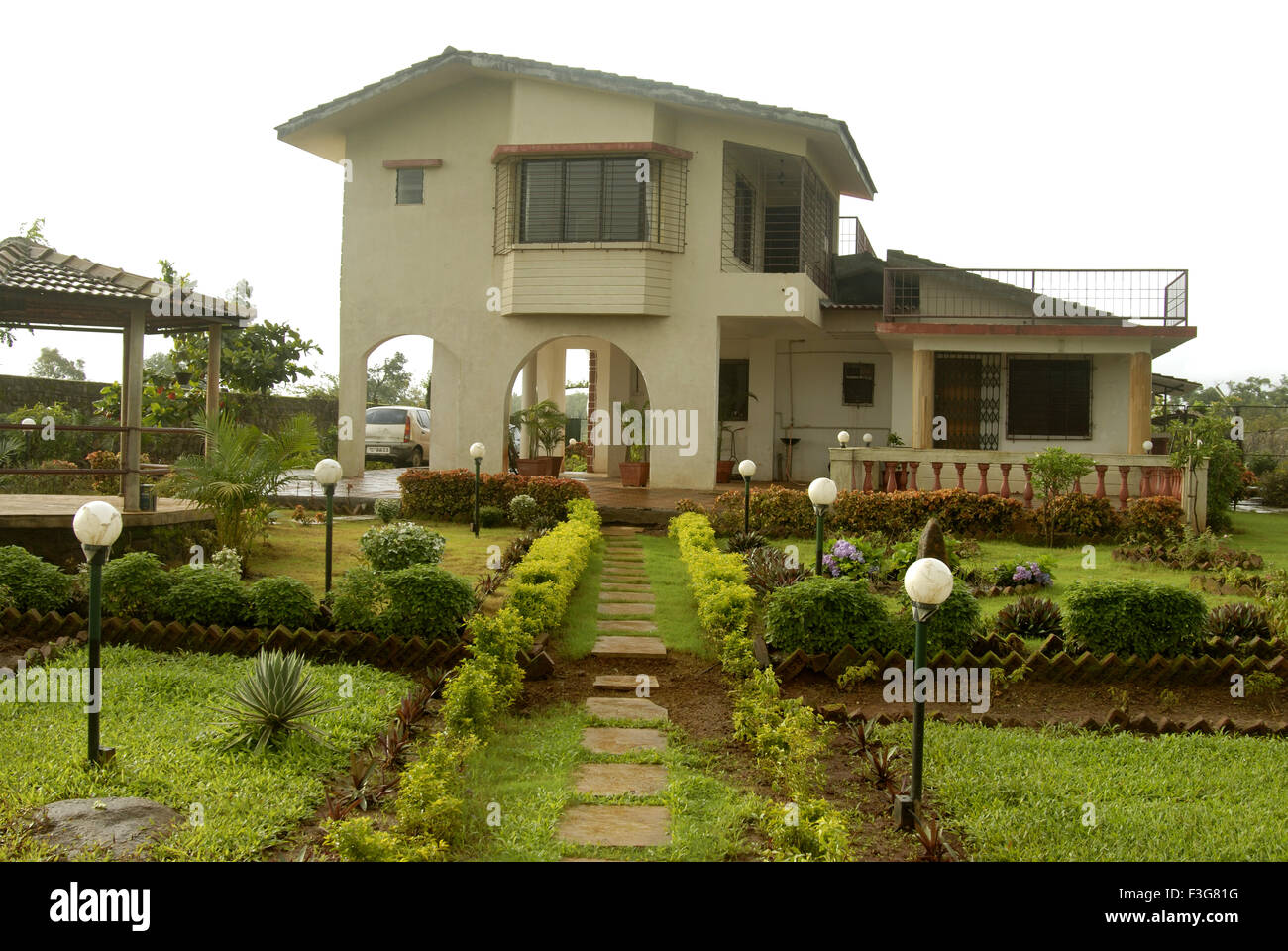 Indian Gardan Bungalow In India Bungalow With Garden India Hi Res