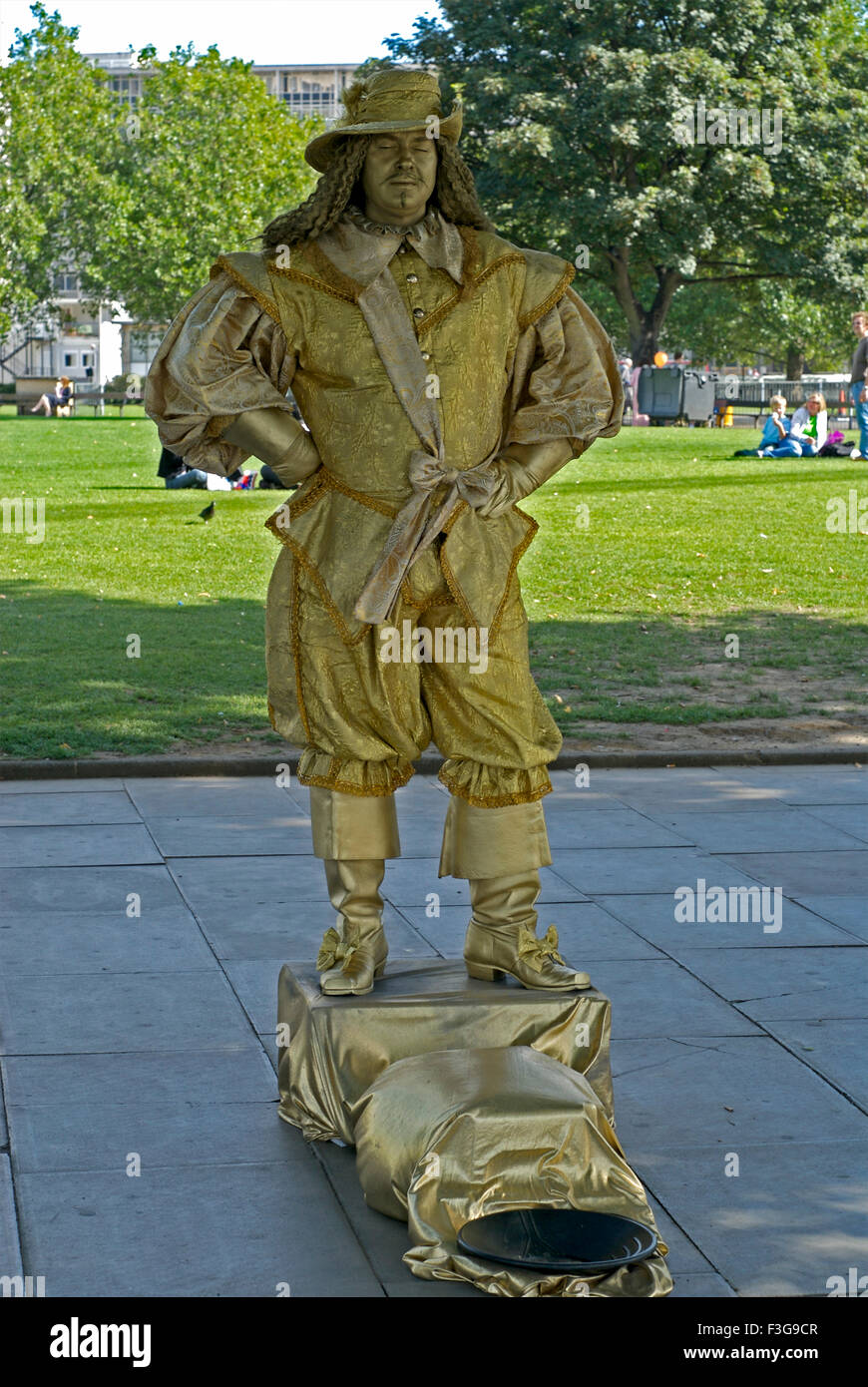 Street Performer Living Statue High Resolution Stock Photography and ...