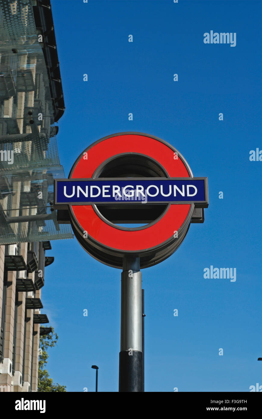 London underground sign by london hi-res stock photography and images ...