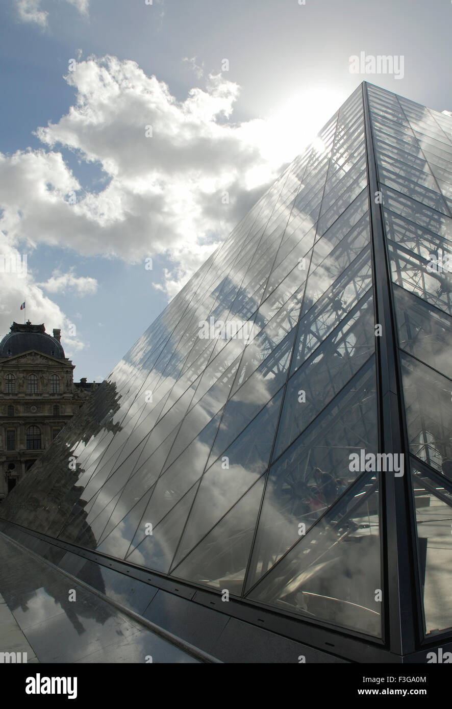 Louvre ; Louvre Museum ; Paris ; France ; French ; Europe ; European ...