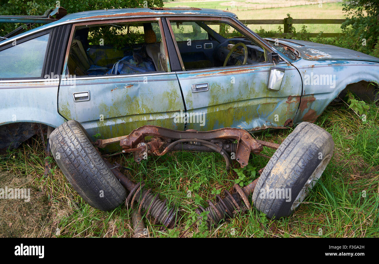 Rusting old car, an old Rover 3500, Yorkshire, northern England Stock ...