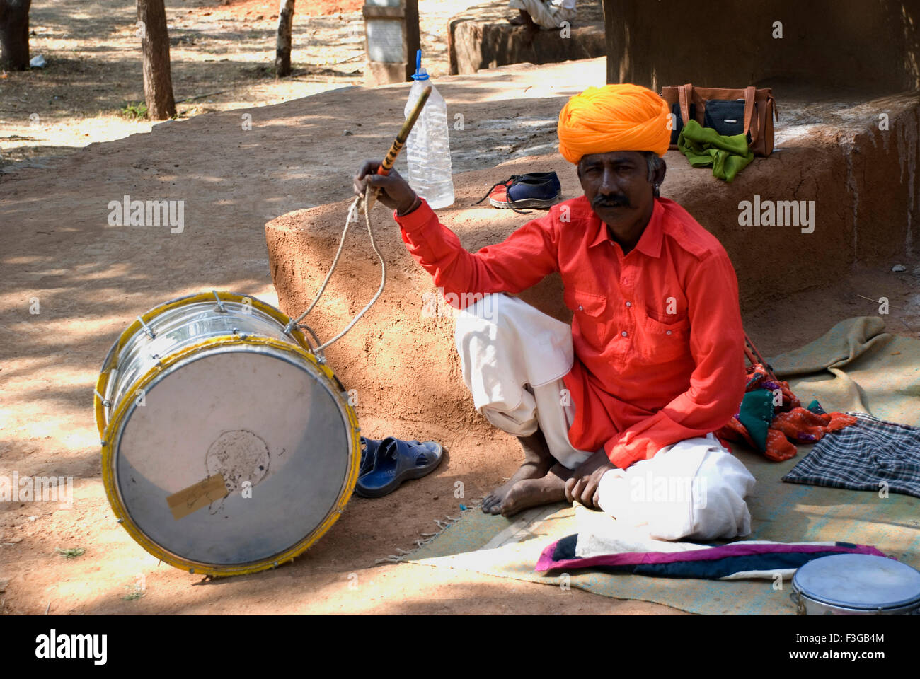 Drummer ; Kalbelia Kabeliya tribe ; Udaipur ; Rajasthan ; India ; Asia ...