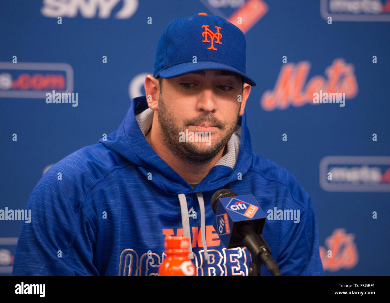 New York, NY, USA. 6th Oct, 2015. New York Mets starting pitcher MATT ...