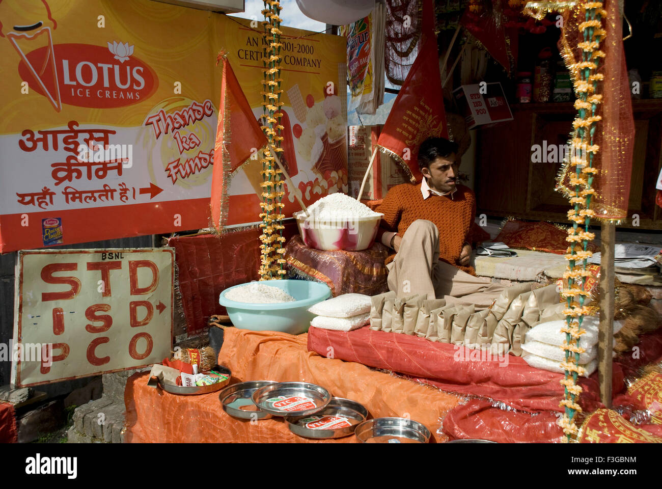 Indian general store hi-res stock photography and images - Alamy