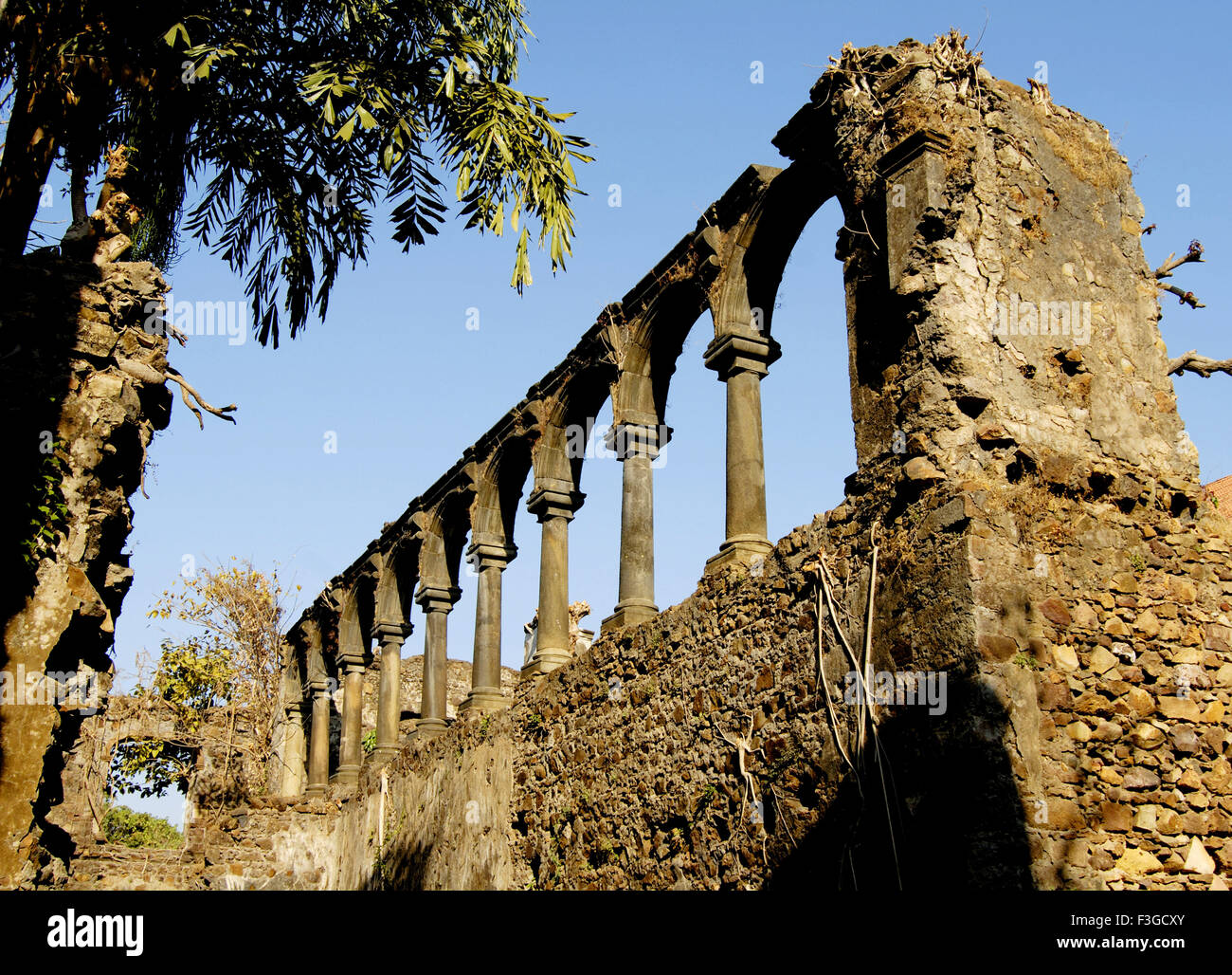 An assembly room ; a chamber in church of Bassien fort ; Bombay now ...