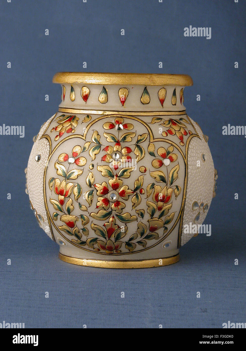 Chinese antique vase Stock Photo - Alamy