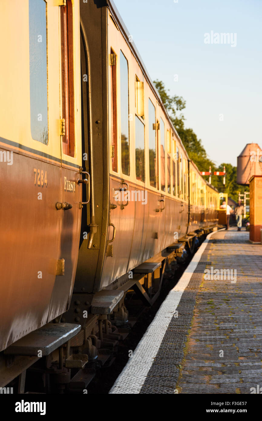 Train 1940s side hi-res stock photography and images - Alamy