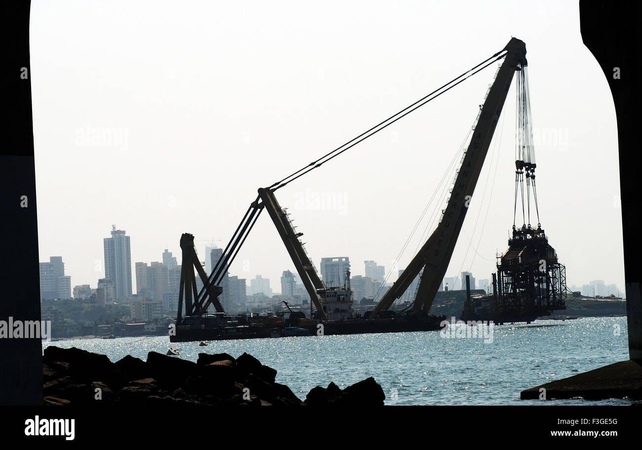 Asian hercules 1600 metric tonnes crane work on hi-res stock ...