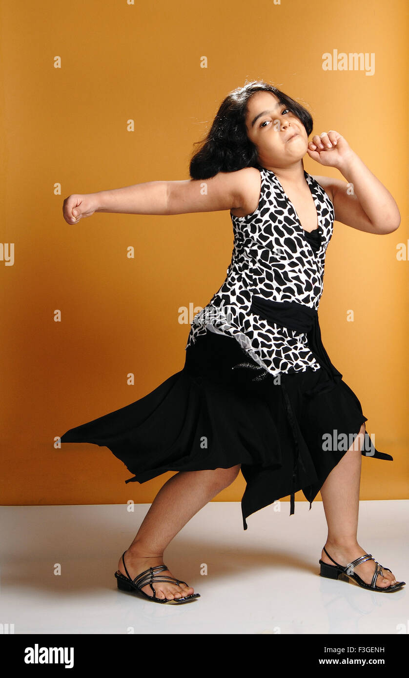 Indian kids dancing hi-res stock photography and images - Alamy