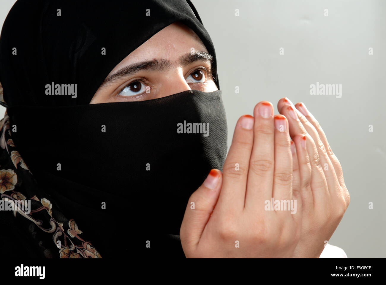 Portrait asian muslim woman wearing hi-res stock photography and images ...