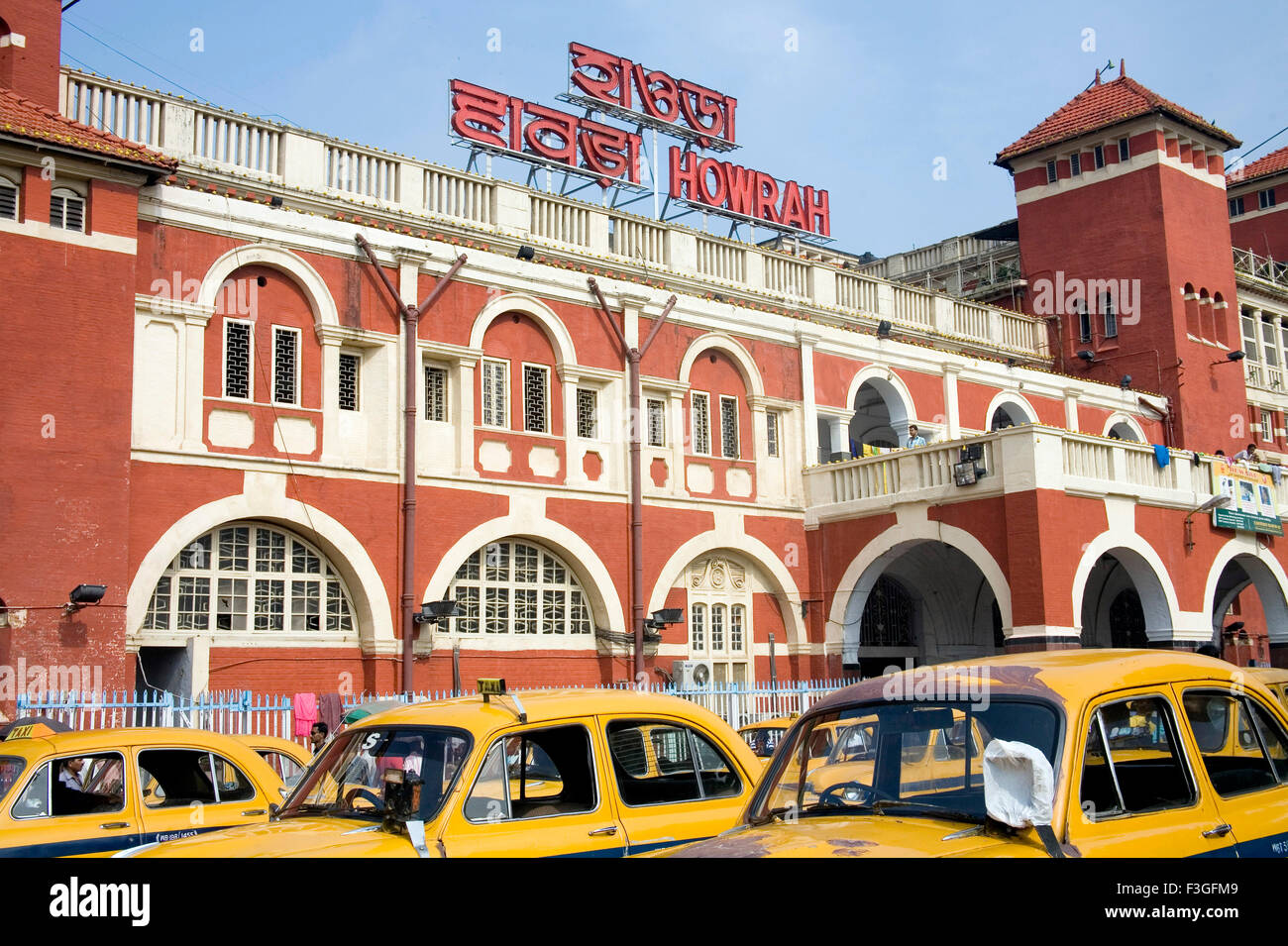 Howrah Railway station ; Street Scene ; Calcutta Kolkata ; West Bengal ...