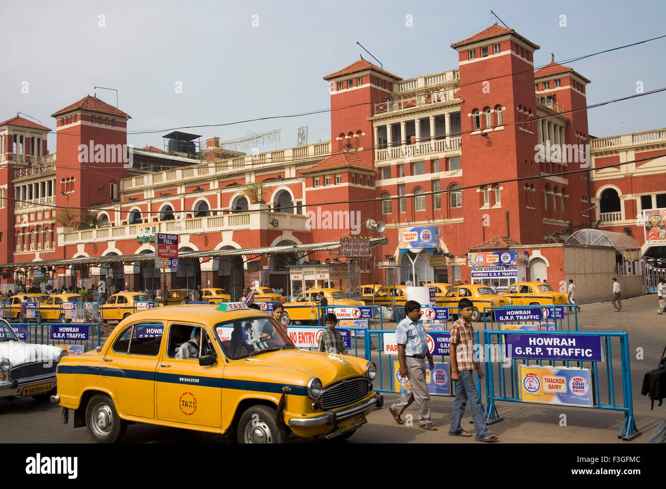 Howrah Railway station ; Street Scene ; Calcutta Kolkata ; West Bengal ...