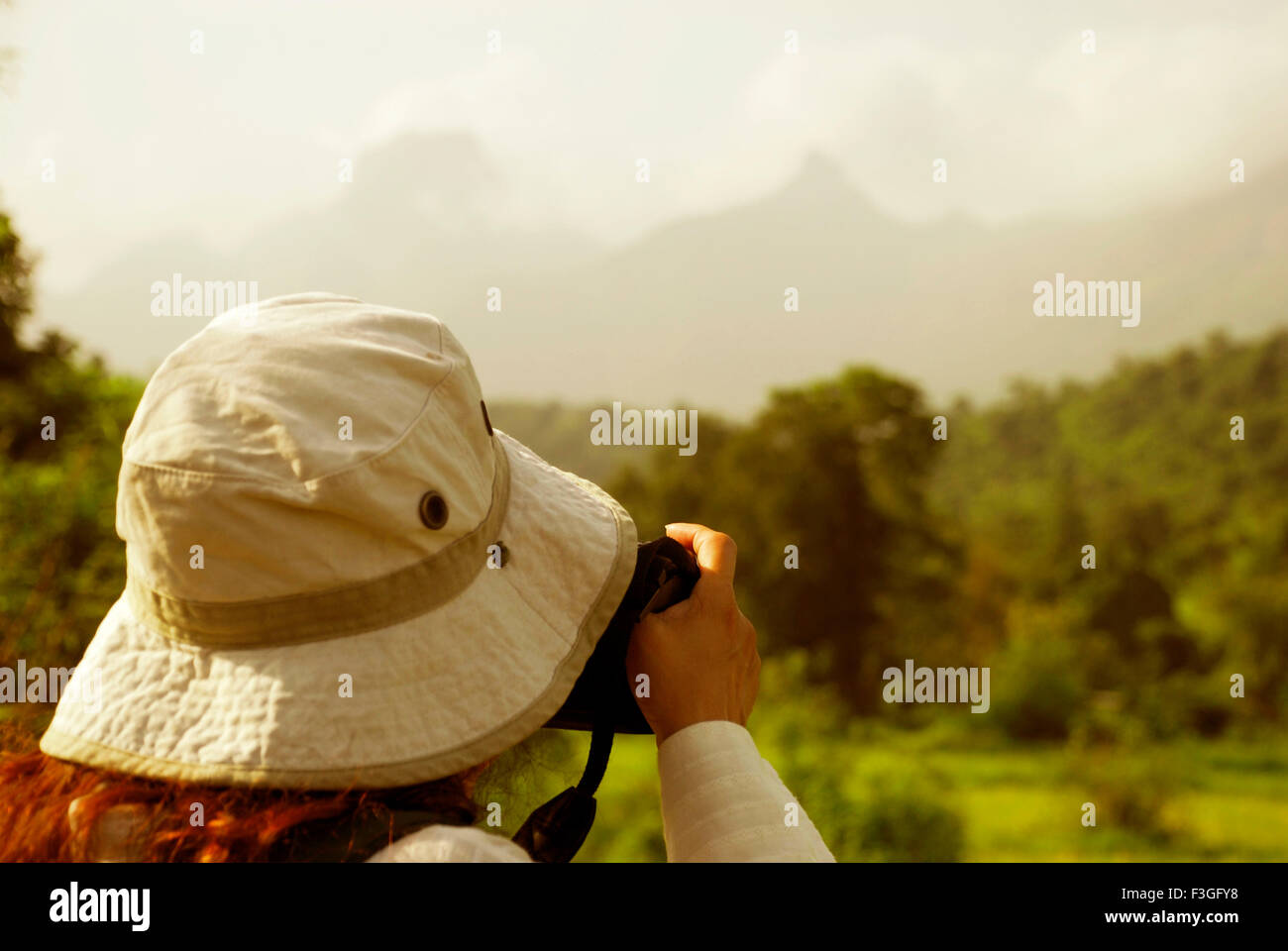 Photographer ; Bhoj Reservoir Lake ; Badlapur Gaon Lake ; Badlapur ...