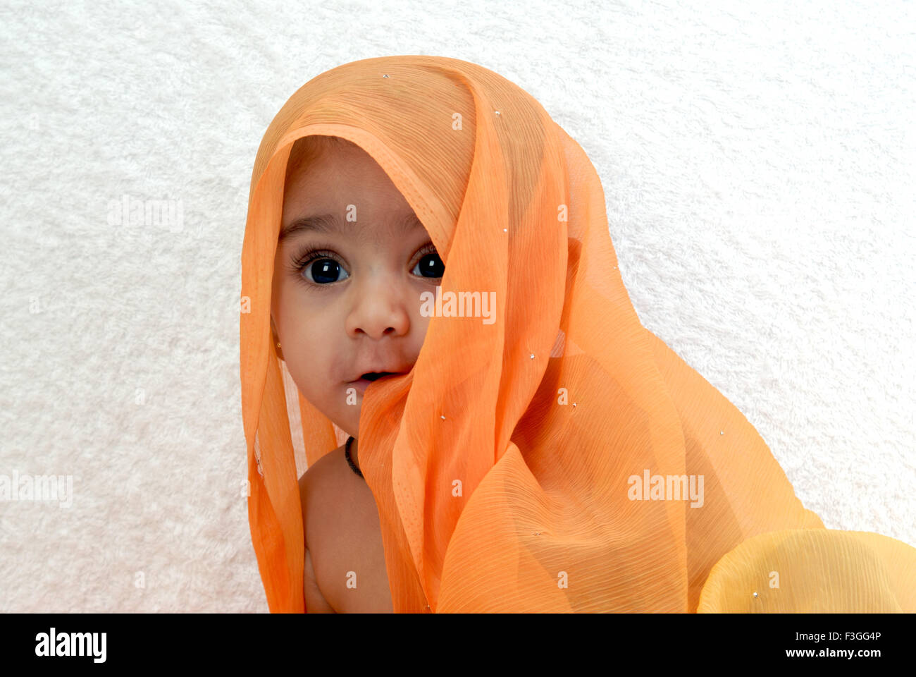 White head cloth hi-res stock photography and images - Alamy
